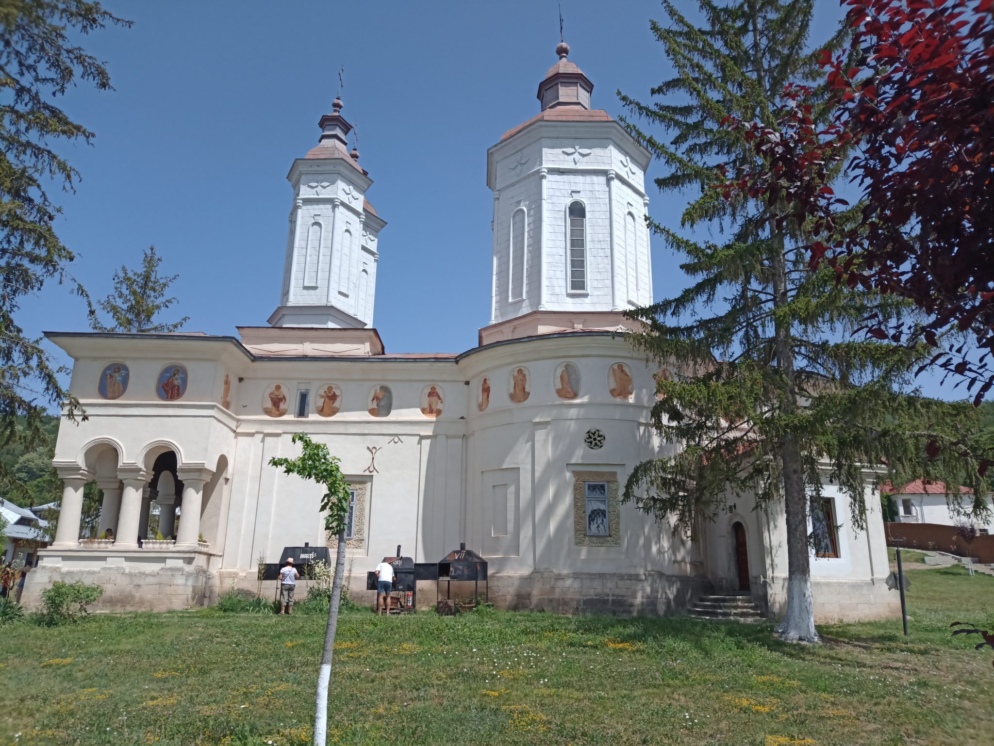 Mănăstirea Ghighiu - Biserici-Manastiri