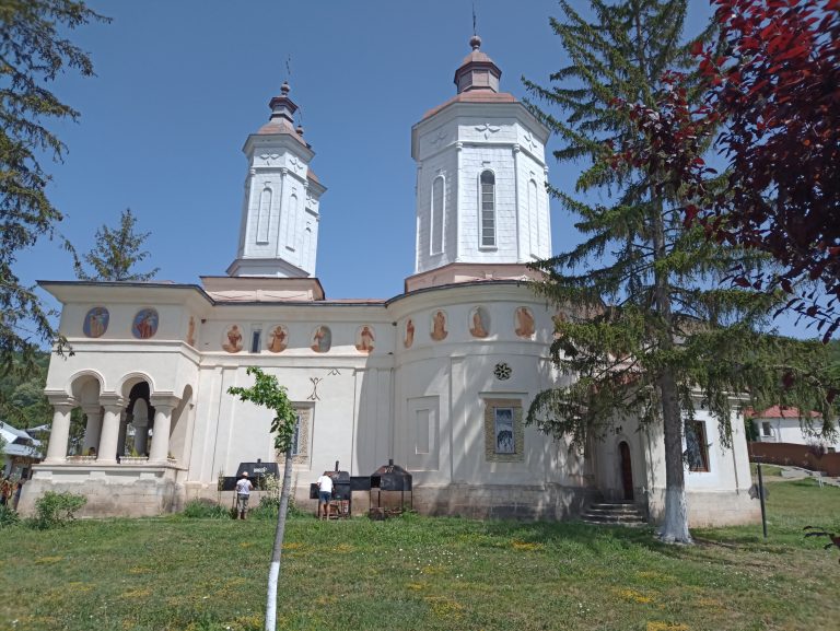 Mănăstirea Ghighiu - Biserici-Manastiri