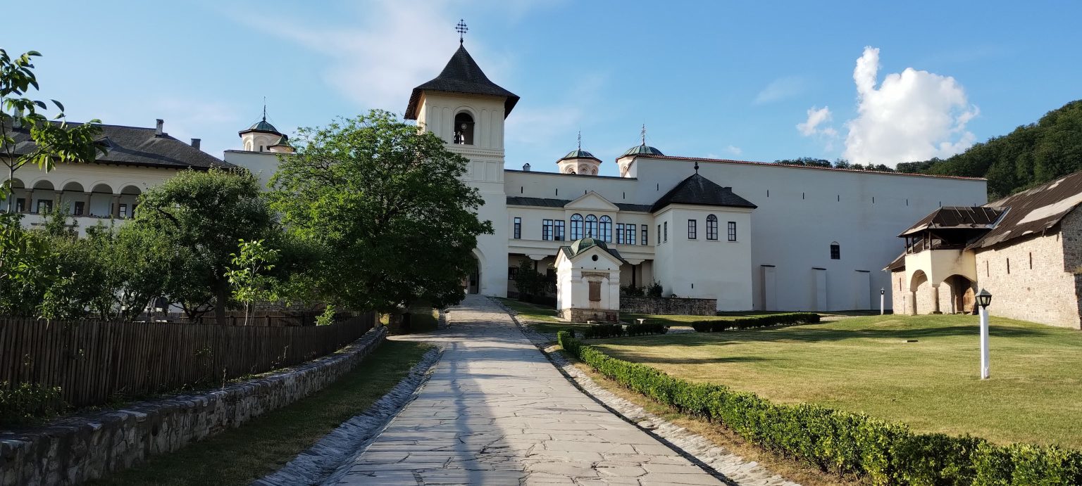 Mănăstirea Ghighiu - Biserici-Manastiri